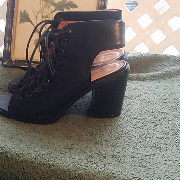 Yoki | Shoes | Yoki Ladies Shoes Unique Design Size 7 | Poshmark